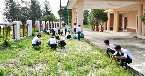 ဒုတိယဗိုလ်ချုပ်ကြီး လူအေးနှင့် တာဝန်ရှိသူများ ကျောက်ဖြူမြို့ သန့်ရှင