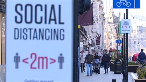 变种病毒致英国疫情失控，欧洲多国升级管控措施