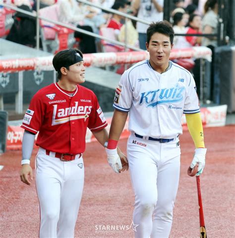 [포토]내 소중한 배트링 찾아줘서 고마워요 안현민 스타뉴스