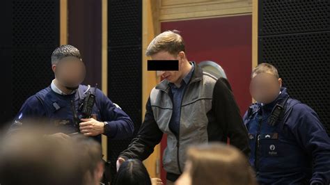 Cour Dassises Du Hainaut Accusé De Meurtre Et Rébellion Armée