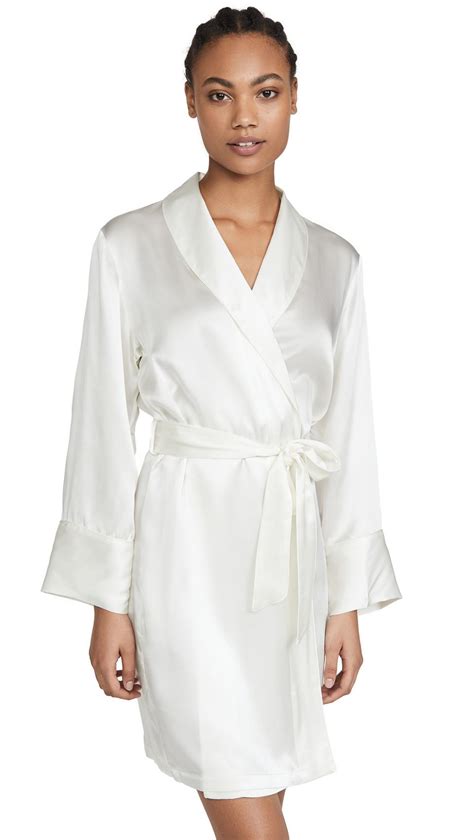 33 On Trend Bridal Robes For A Chic Start To Your Big Day