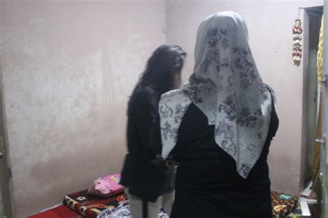 Tujuh Pasangan Mesum Digerebek Dari Kos Kosan Di Padang Okezone News