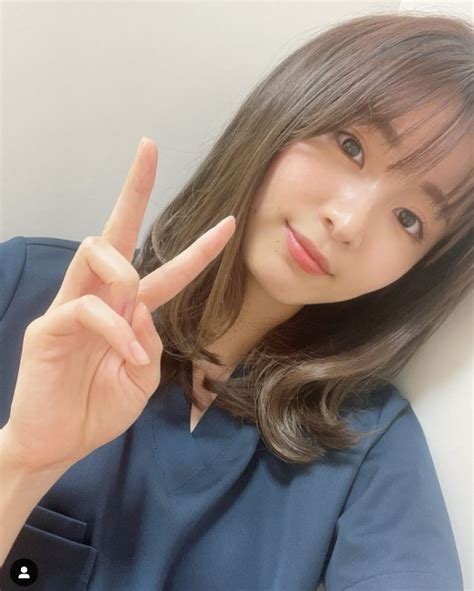 岡崎紗絵、違和感まるでなし！可愛すぎる制服姿 歌詞検索サイト【utaten】ふりがな付