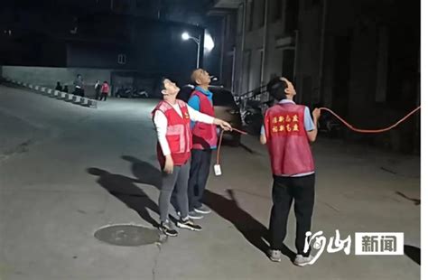 双争”在行动—新时代文明实践活动】梧桐街社区：清理“飞线充电”澎湃号·政务澎湃新闻 The Paper
