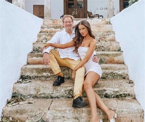 “la Chica Almodóvar” Ella Es Pamela Cortés La Influencer Y Esposa De