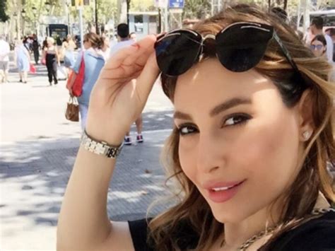 صباح يارا بإطلالة مشرقة وتعلق لمتابعيها يومكم رائع عين