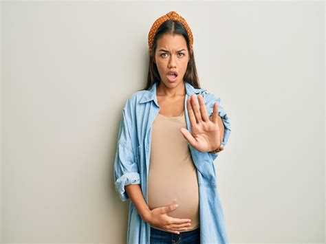 لصحتك وصحة الجنين 8 أشياء يجب تجنبها أثناء الحمل مجلة سيدتي