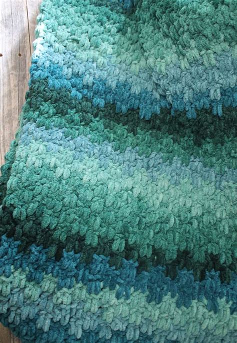 Easy Evergreen Ombre Chunky Crochet Throw Blanket A More Crafty Life