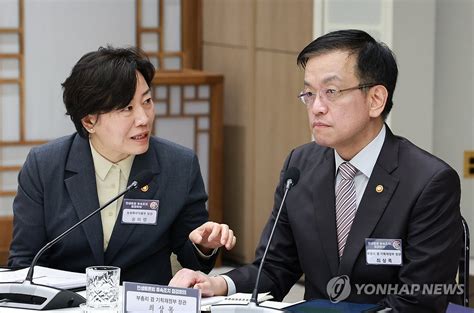 대화 나누는 최상목 송미령 연합뉴스