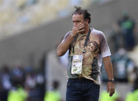 Vice Campeão Cuca Chegará Ao Atlético Mg Suspenso Por Dois Jogos Na