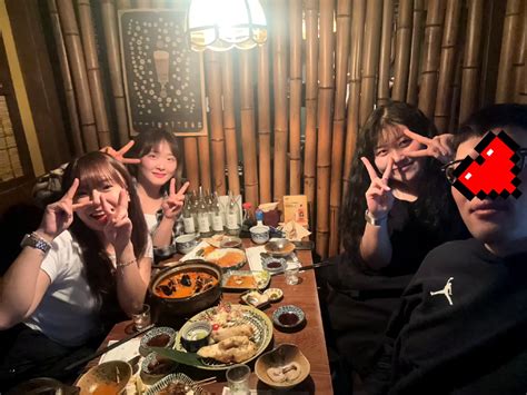 금요일밤 20대 여성 세명과 노는 40대 아저씨ㅋㅋ 제가 옛날에 놀이공원 롤러코스터 직원이었을 때 절 많이 응원해주고 친했던