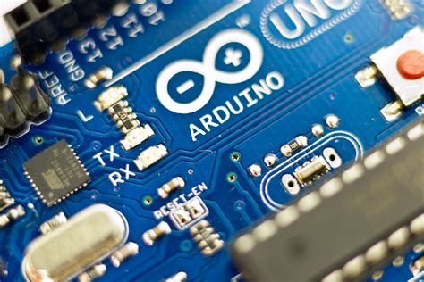 Micropython Vs Arduino 的差異比較 編譯式語言 Vs 直譯式語言：arduino 是屬於編譯式語言（比較類似