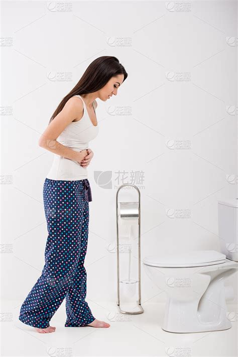 厕所里的女人