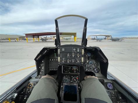 Cockpit Do Caça F 16 Ontem E Hoje Poder Aéreo