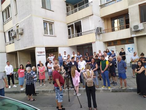 Жители на кв Възраждане в София протестират срещу строеж близо до