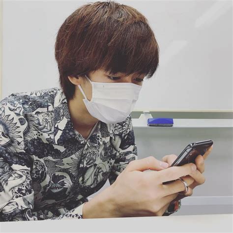 Bullettrain On Instagram “タクヤのinstagramのストーリーに、必死に質問を送っているリョウガ。 果たして
