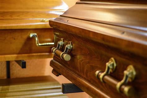 6 Ways To Reduce Funeral Costs And Save Money On Funeral Expenses