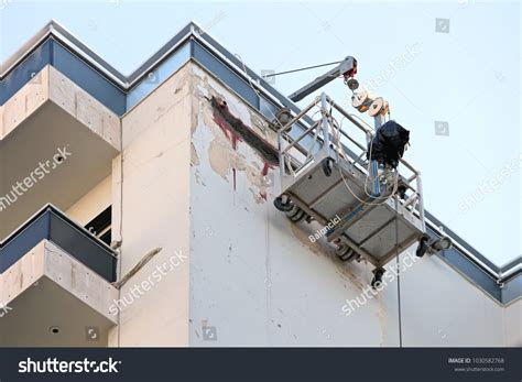 366 Imágenes De Suspended Work Scaffold Platform At High Building Imágenes Fotos Y Vectores