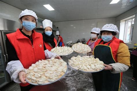 山东荣成：暖心食堂“为老助餐”过年不打烊 人民图片网