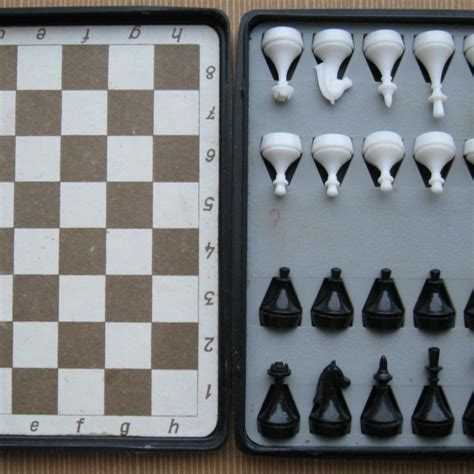 Ретро шахматы дорожные карманные на магнитах СССР купить в Москве цена 700 руб продано 10