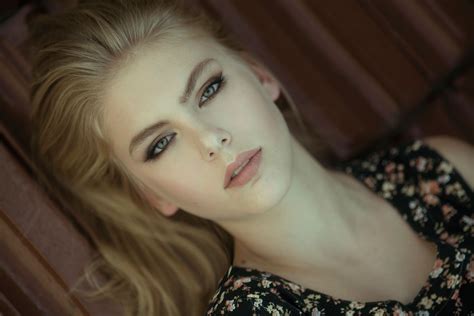 Fondos De Pantalla Mujer Cara Retrato Rubia Vista Superior X Motta