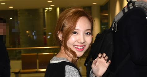포토엔 트와이스 나연 싱그러운 캠퍼스룩 공항패션