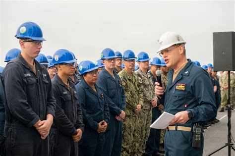 Dvids Images Uss Essex In Port Operations Image 2 Of 3