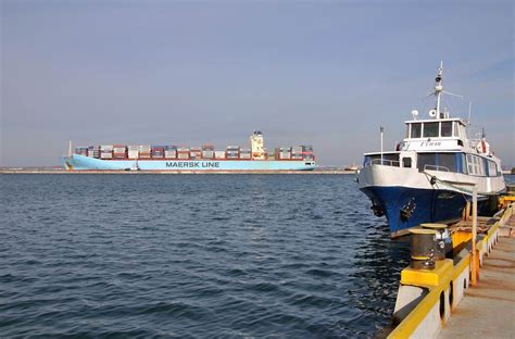 Blackseanews В Одесский порт прибыл 300 метровый контейнеровоз Maersk