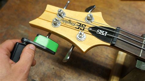 How To Restring A Bass Guitar Guidance From A Professional Guitar Repairer With Pictures