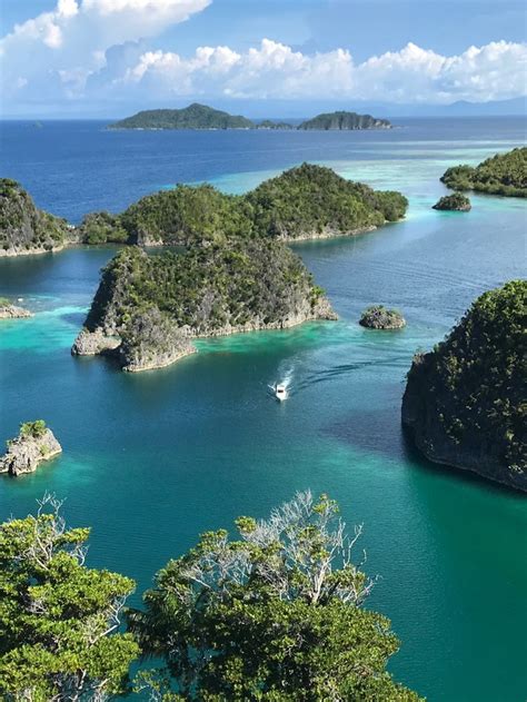 Mengunjungi Piaynemo Spot Paling Instagrammable Di Raja Ampat