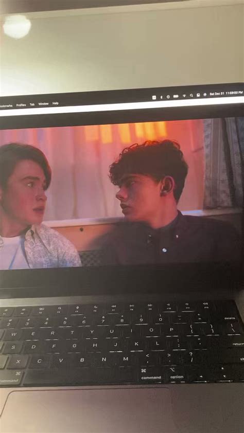 Darcy🍙 In Hst Hell🏳️‍🌈 On Twitter Happy New Year Everyone ️🏳️‍🌈🎉