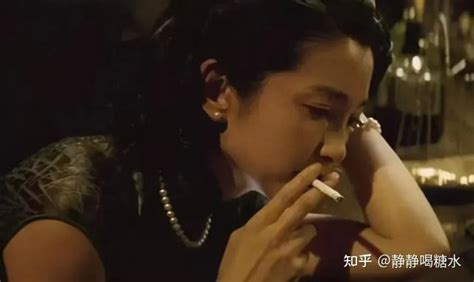 在拍摄电影版《风声》时，李冰冰要被黄晓明用卡尺量身体的各个部位，等到真正开拍时，李冰冰却被逼得崩溃，当场大喊了一声
