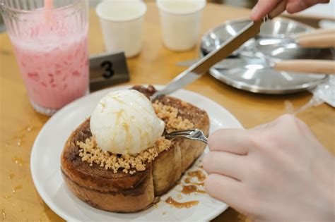 จูนปัง ขนมปัง นมสด ร้านขนมปังและนม ย่านบรรทัดทอง