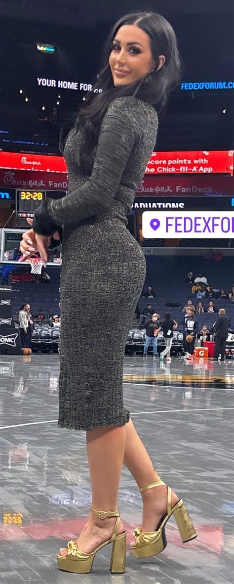 KJ Wright - Memphis Grizzlies Sideline Reporter : r/newswomen_hd