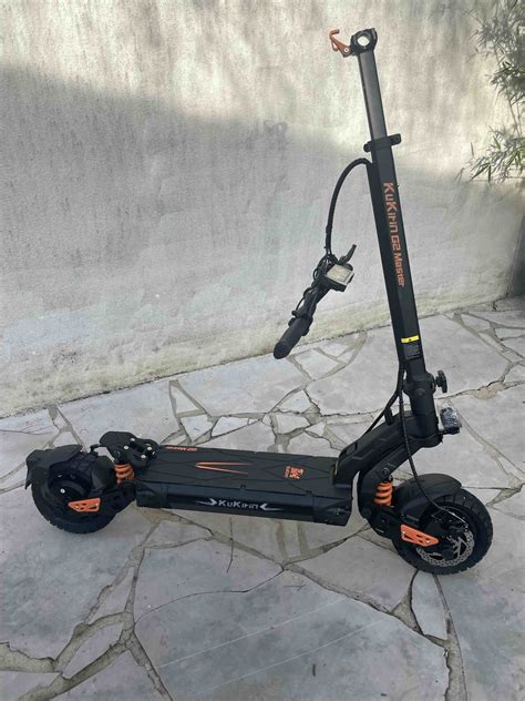 Test et avis sur la trottinette électrique KuKirin G Master Puissance W vitesse et