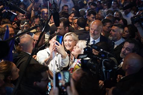 Macron In Pole Position Le Pen Racing Hard In French Presidential