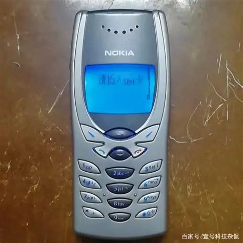 追忆经典之屏幕变革，诺基亚8250开启蓝屏时代 百科ta说