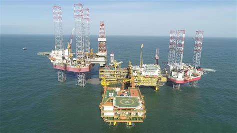 Chinas Largest Offshore Oil Field Starts Electricity Generation