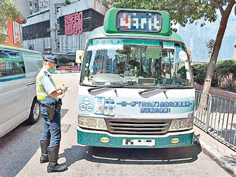 警港島打擊公共車輛違規 62人未繫妥安全帶遭票控 東方日報