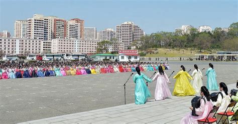 북한 김일성 생일 112주년 경축 여맹 공연 진행