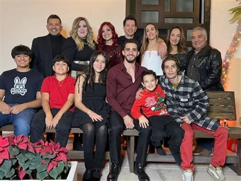 La Navidad Reúne A Yahir Y Tristan El Hijo Del Que Estuvo Distanciado