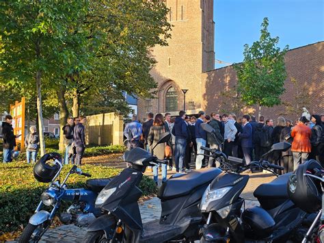 Tientallen Vrienden En Familie Nemen Afscheid Van Verongelukte Neel 17