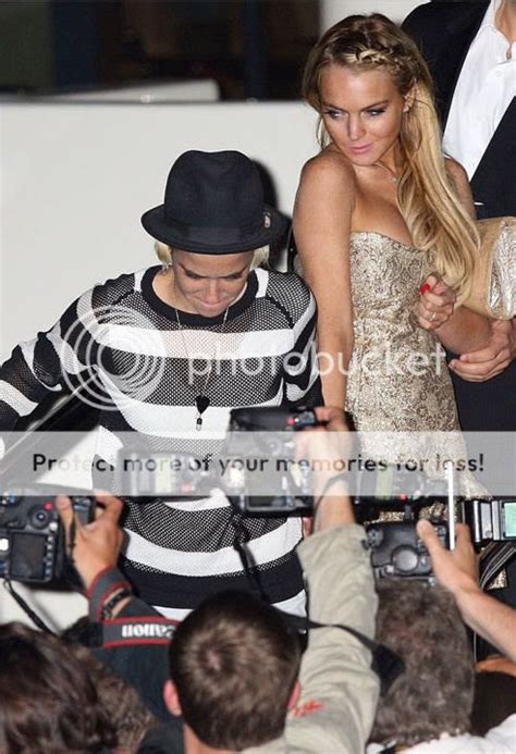 Lindsay And Samantha New Photos Lindsay Lohan Moments Before She Kisses Girlfriend Samantha