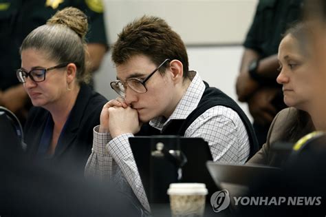 17명 살해 미 총격범 위한 변명 뱃속부터 학대에 정신적 문제 나무뉴스