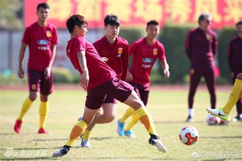 国足训练备战东亚杯新浪图片