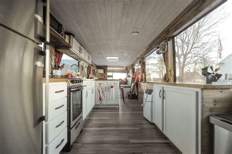 2003 MCI Off Grid Finished Bus Conversion Skoolie Livin School Bus