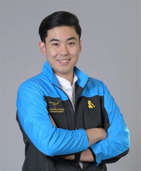 Photo Gallery “เอิร์ธ พงศกร” สวมเสื้อสีฟ้า ขอบคุณ “เฉลิมชัย อภิสิทธิ์” มีส่วนสำคัญในการตัดสินใจ