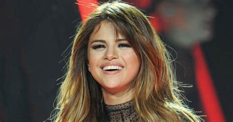 Selena Gomez Talks Managing Mental Health During Quarantine Reveals