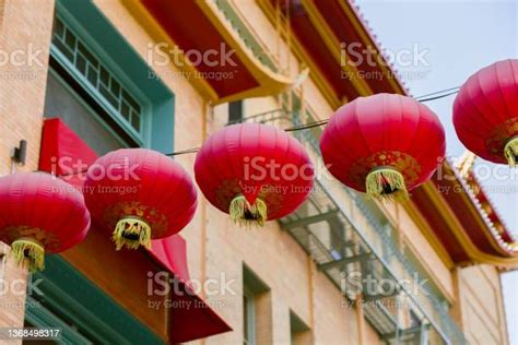 미국 캘리포니아 주 차이나타운의 거리 위 빨간색과 골드 랜턴 거리에 대한 스톡 사진 및 기타 이미지 거리 샌프란시스코 캘리포니아 0명 Istock