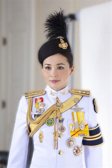 ร 10พระราชทานพระฉายาลักษณ์สมเด็จพระราชินีเผยแพร่เพื่อเฉลิมพระเกียรติ